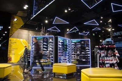 JD Sports adds accent lighting wow factor | News | Retail Technology